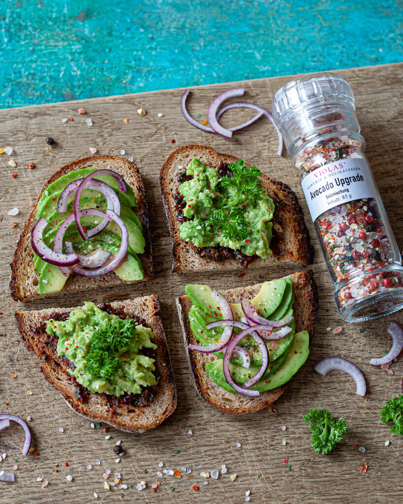 AVOCADO-BROT MIT ZITRONE & ZWIEBELN | inside.violas.de